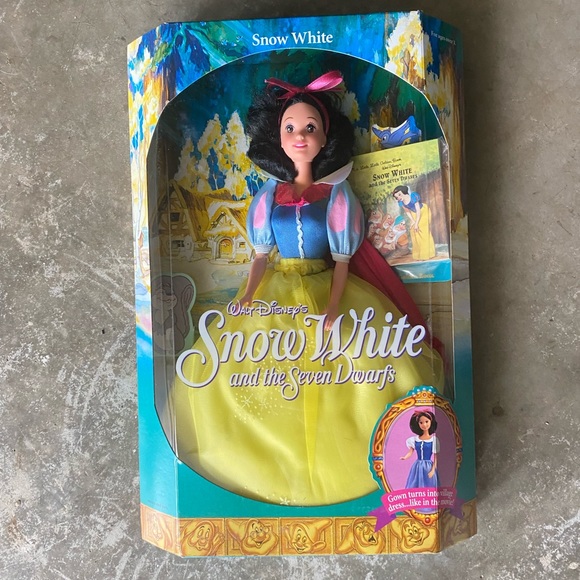 Disney | Toys | 992 Snow White Collectors Doll | Poshmark